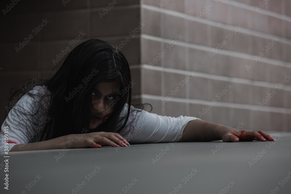 Photo Stock Female zombie in blood. Asian Woman ghost with blood ...