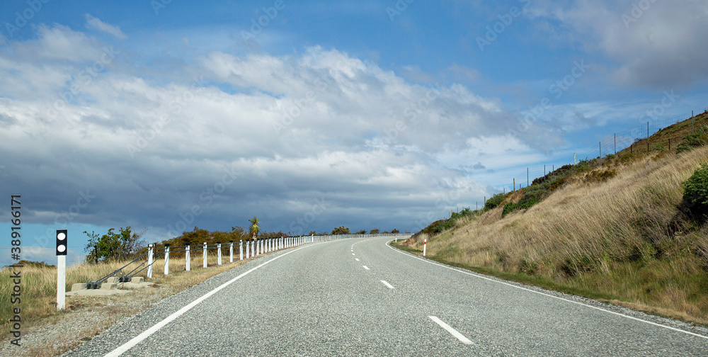 Road trip on South Island New Zealand - empty road with white lines. の ...