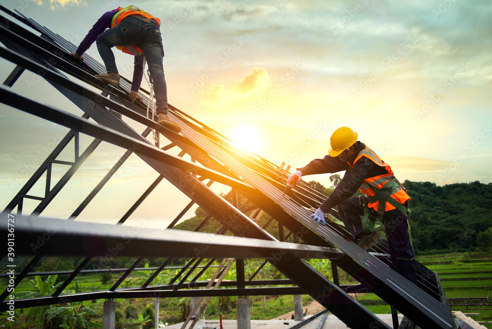 Asian construction workers wear safety straps while working on the roof ...
