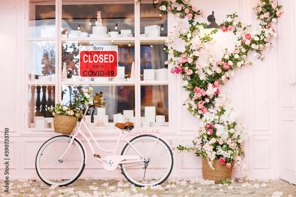 Business center closed due to COVID-19, sign with sorry in door window ...