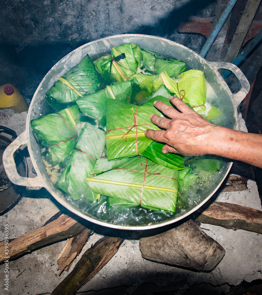 ภาพถ่าย Stock Preparación de una comida típica de América Latina cuyo ...