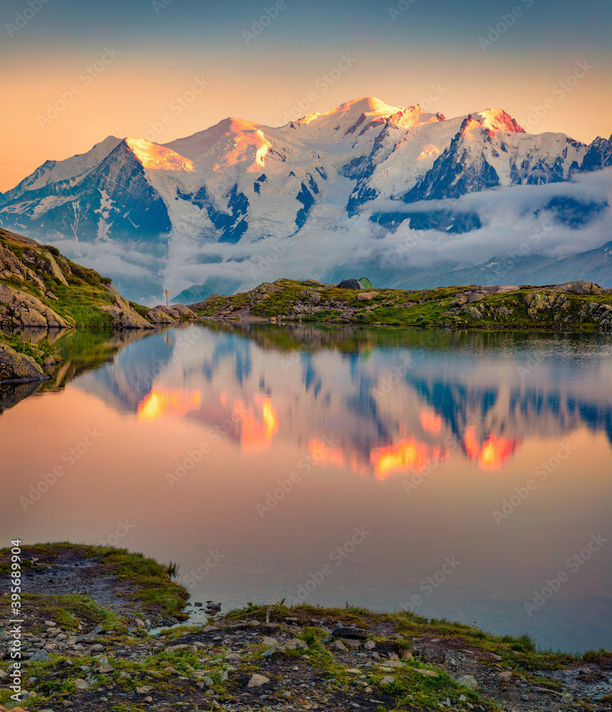 Wonderful summer sunset on Lac Blanc lake with Mont Blanc (Monte Bianco ...