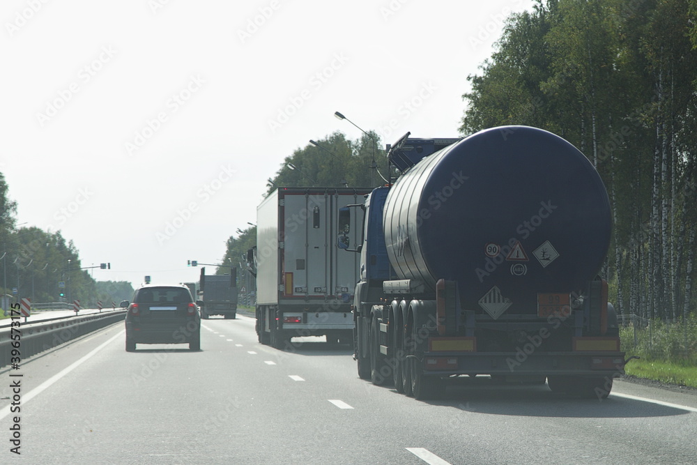 Deep blue Tar truck with a round barrel semi trailer with 99 3257 ADR ...