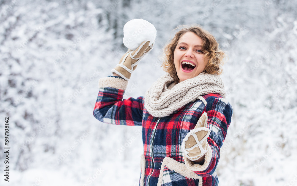 Foto de Stock Snow makes everything outdoors look amazing. Woman warm ...