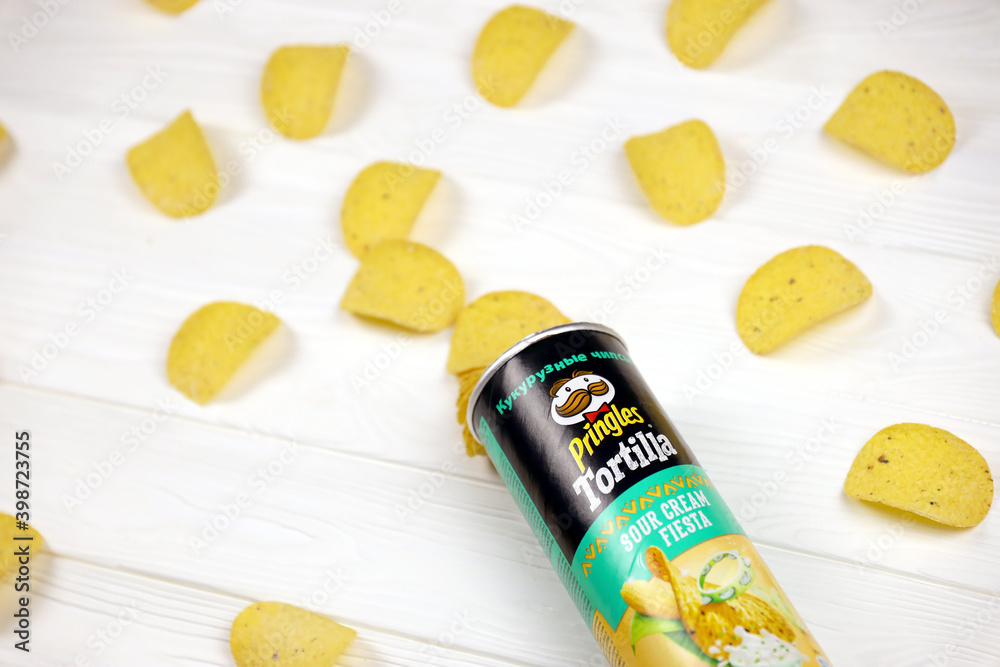 Foto de Stock Pringles sour cream fiesta flavour. Cardboard tube can ...