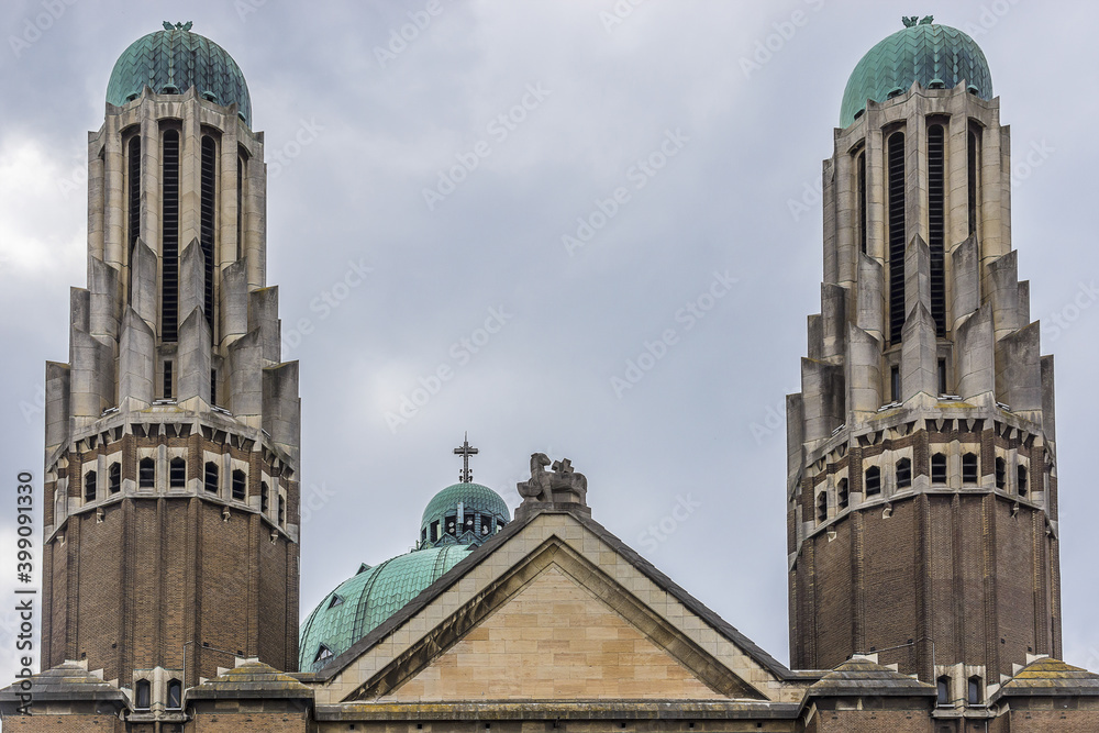 Foto de Stock Basilica of Sacred Heart (Basilique Nationale du Sacre ...