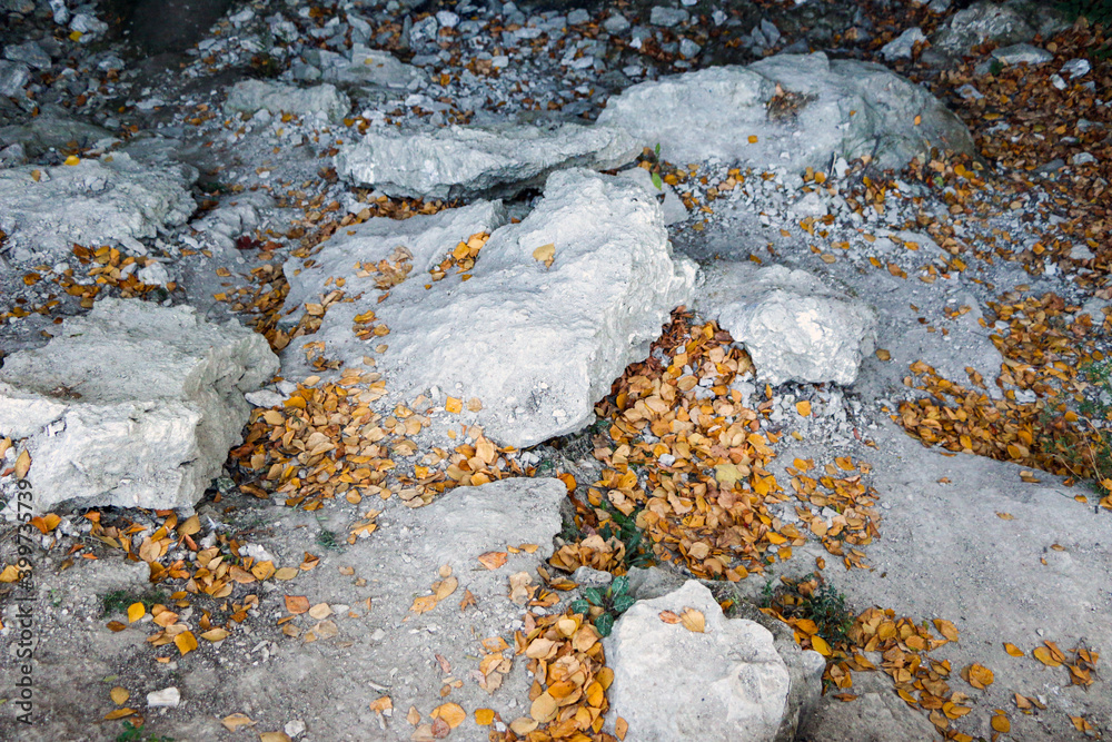 mountain textures of stones with interlayers of gypsum, colored quartz ...