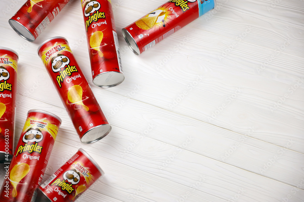 Foto de Stock Pringles original flavour. Cardboard tube cans with ...