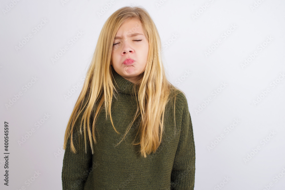 Photo Stock Dismal gloomy rejected Caucasian kid girl wearing green ...