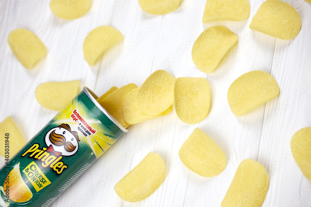 Foto de Stock Pringles cheese onion flavour. Cardboard tube can with ...