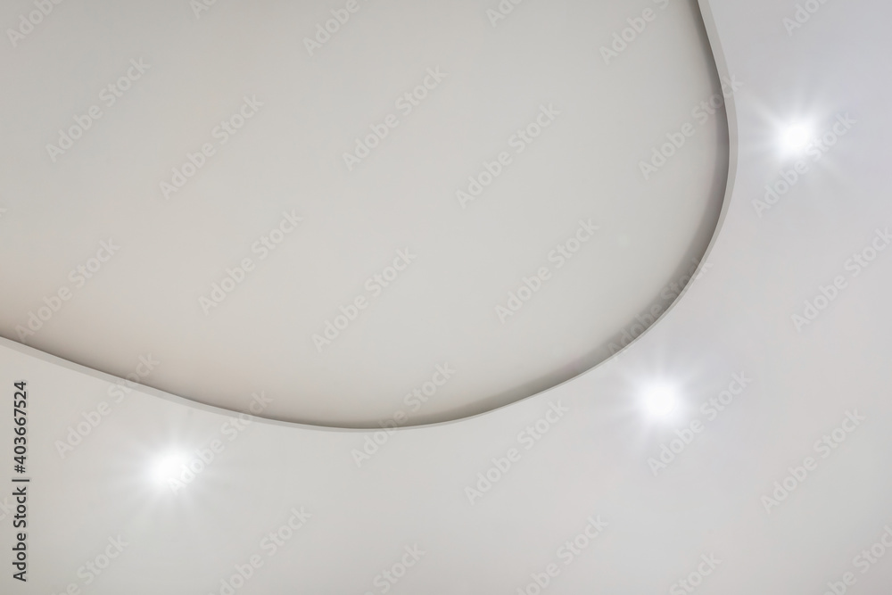 Foto Detail of corner ceiling with intricate crown molding. Suspended ...