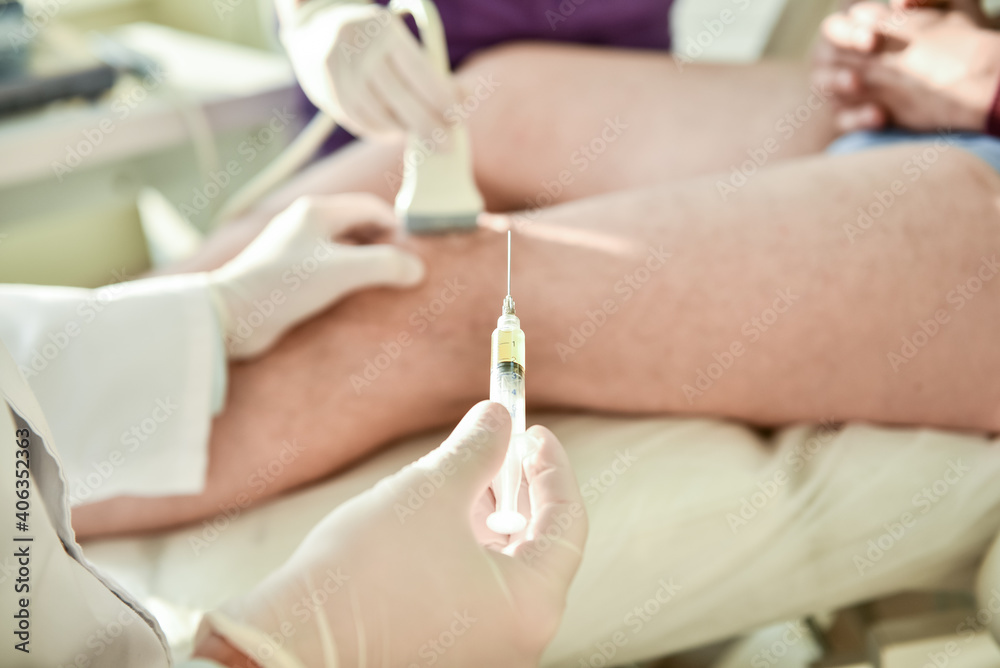 Ultrasound-guided platelet-rich plasma injection of the knee Stock ...