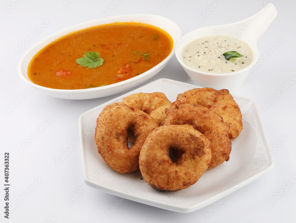 Vada / Medu vadai with sambar - Popular South Indian snack sambar ...