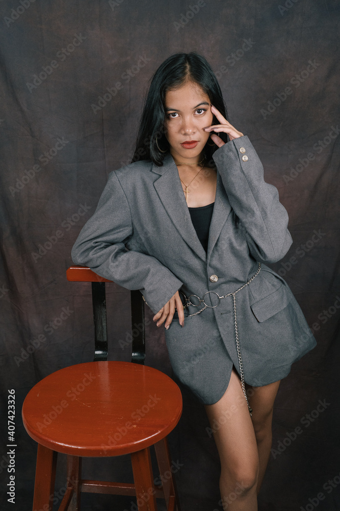 Foto de Stock Portrait of a Stunning and Gorgeous Filipina Business ...