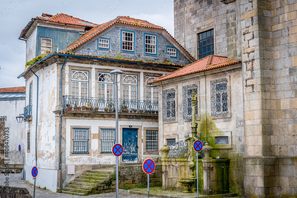 Road signs prohibiting the stop and a fragment of the Cathedral of ...