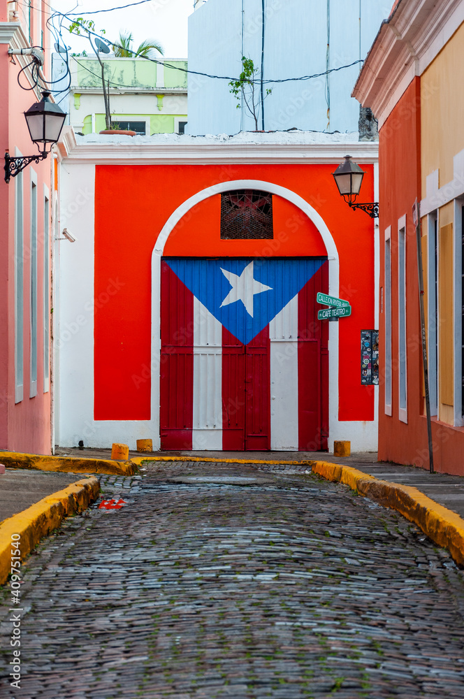Photo Stock Puerto Rican Flag Painted on a Door in Old San Juan, Puerto Rico | Adobe Stock