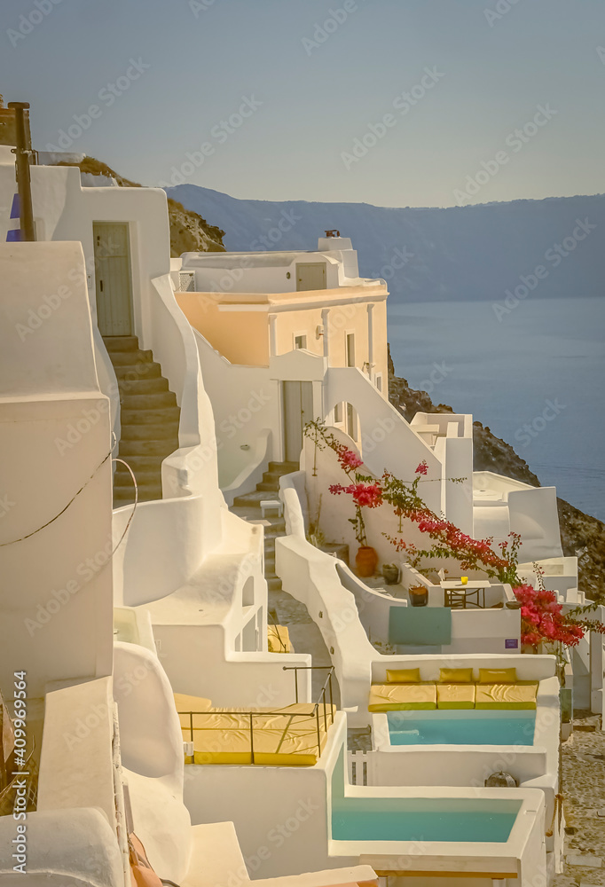 Vue des terrasses du village de Oia, Santorin, Grèce. Vue sur les ...