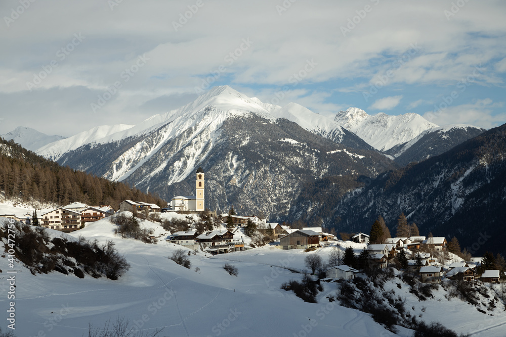 Foto The sunny village of Brienz/Brinzauls in the canton of Graubünden ...