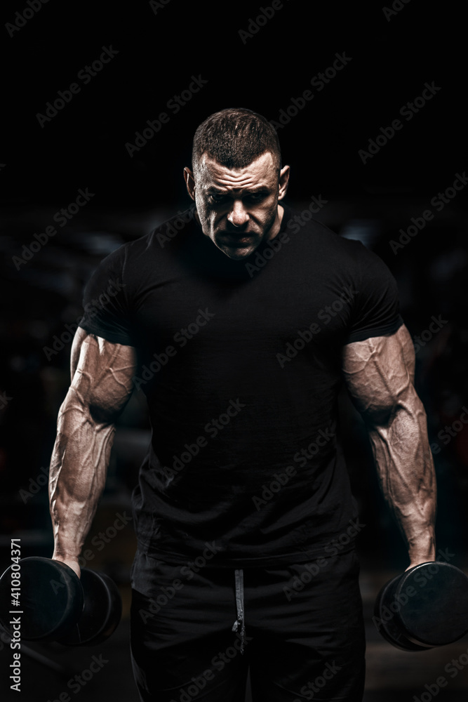 Muscular man bodybuilder training in gym and posing. Fit muscle guy ...