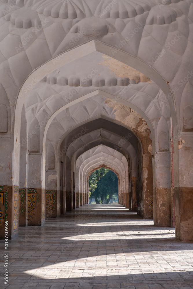 Beautiful perspective view of row of aligned arches around mughal ...