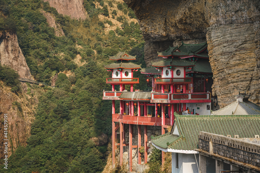 Ancient Chinese Temple: Lingtong Temple, which was built in the middle ...