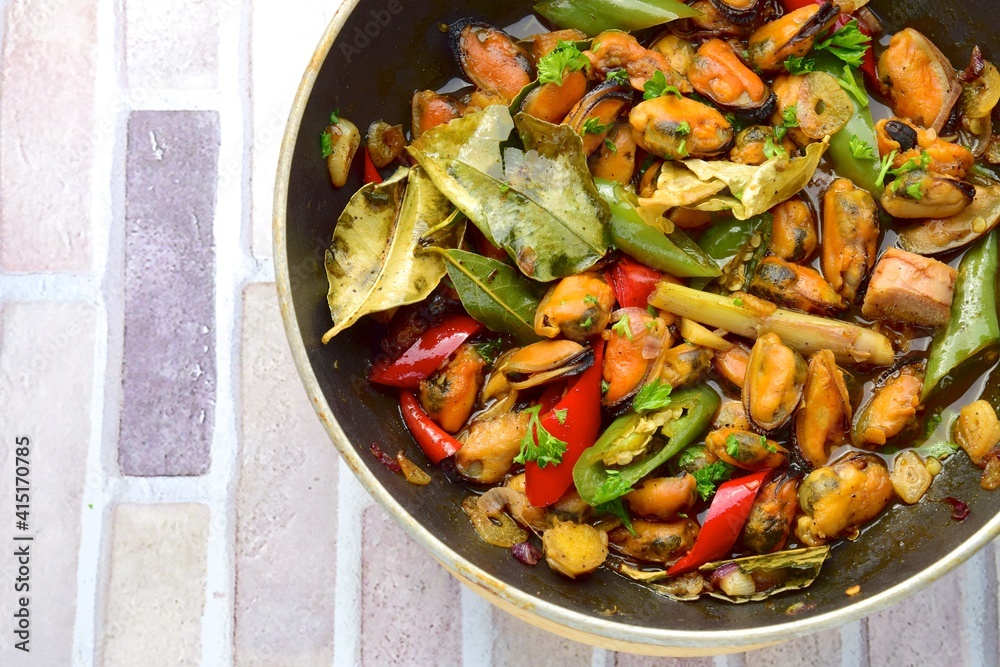 Oseng Kerang Saus Tiram, Indonesian food. Stir-fried mussels with ...