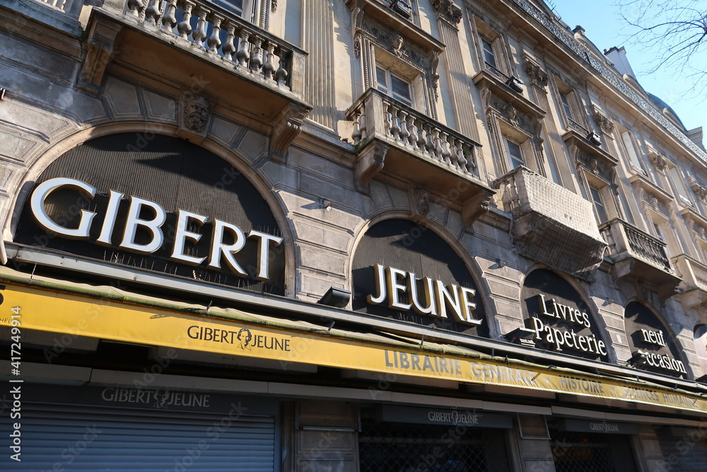 Enseigne de la célèbre librairie "Gibert Jeune" sur la place Saint ...