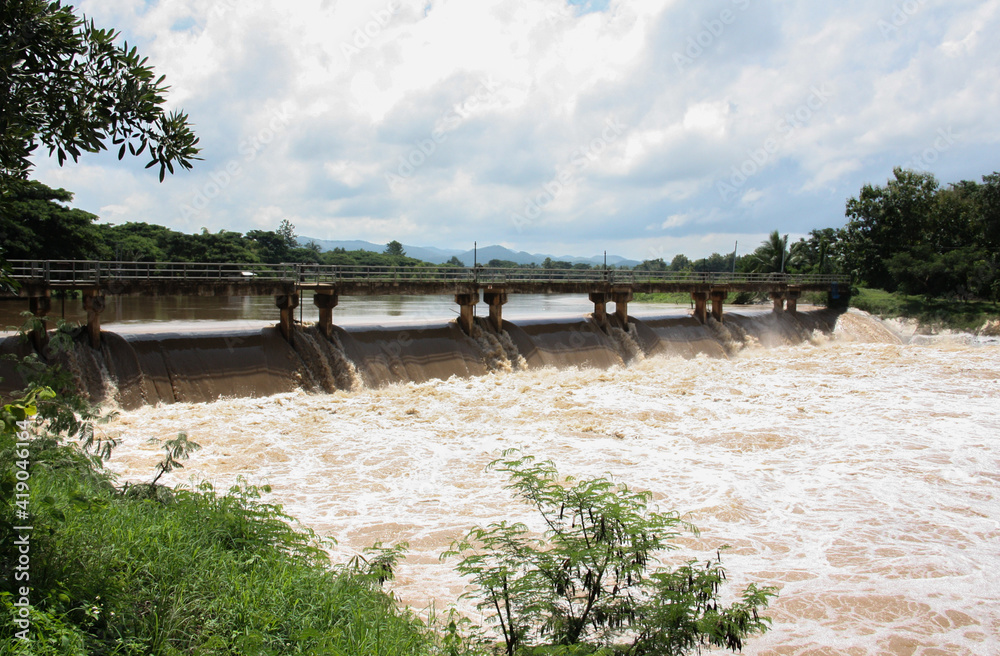 Flash floods overflow the dam. The impact of global warming The major ...