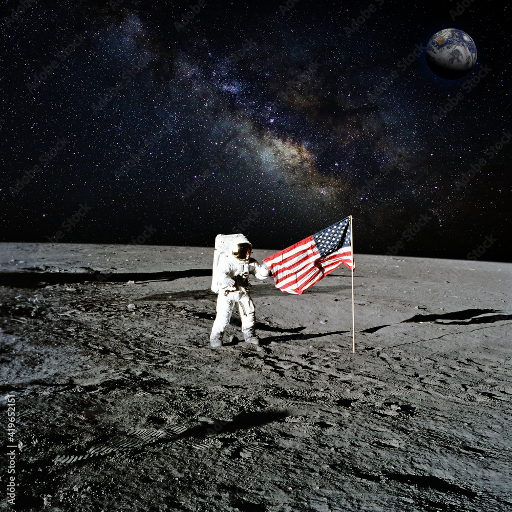 Stock-Foto „Astronaut holding an American flag on moon surface with ...