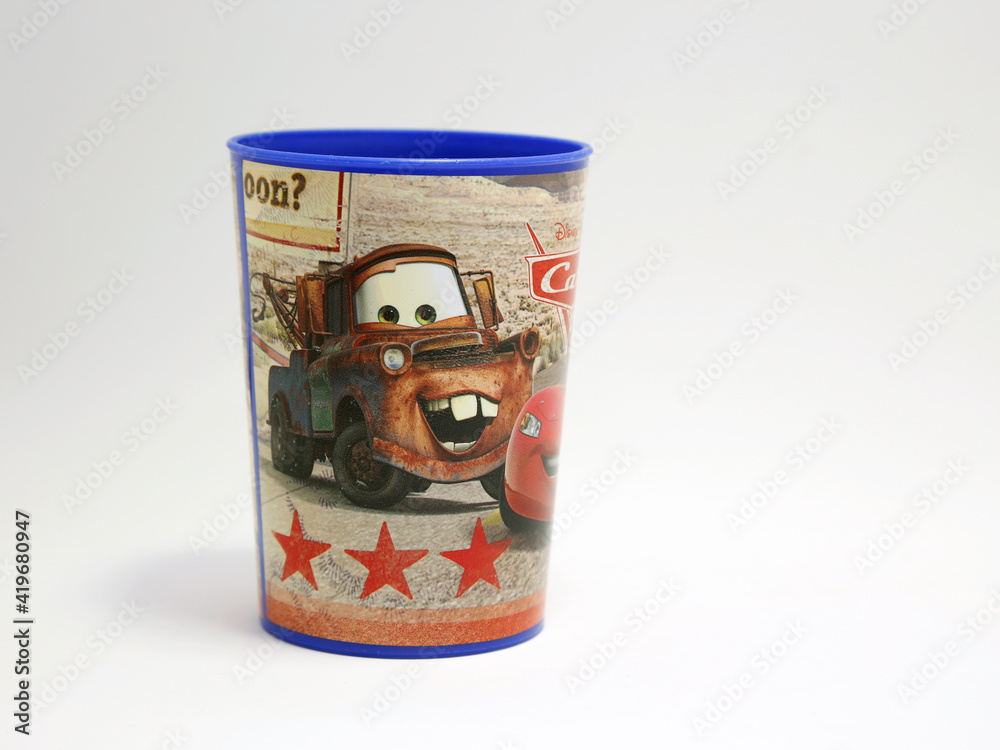 Cars. Lightning MCQUEEN and Crane Mate. Glasses with the characters ...