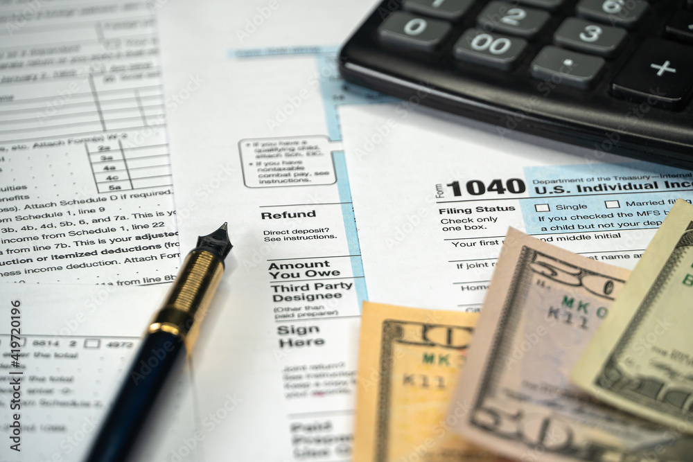 Stock-Foto „Blank Form 1040 U.S. Individual Income Tax Return with Pen ...