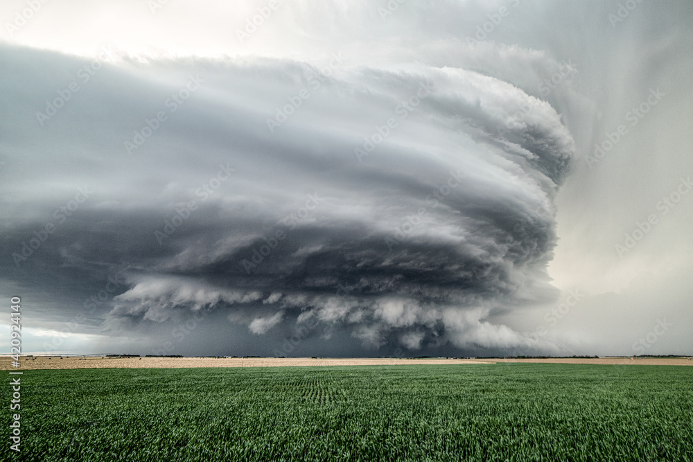 Sculpted super-cell, a mesocyclone weather formation thunderstorm ...