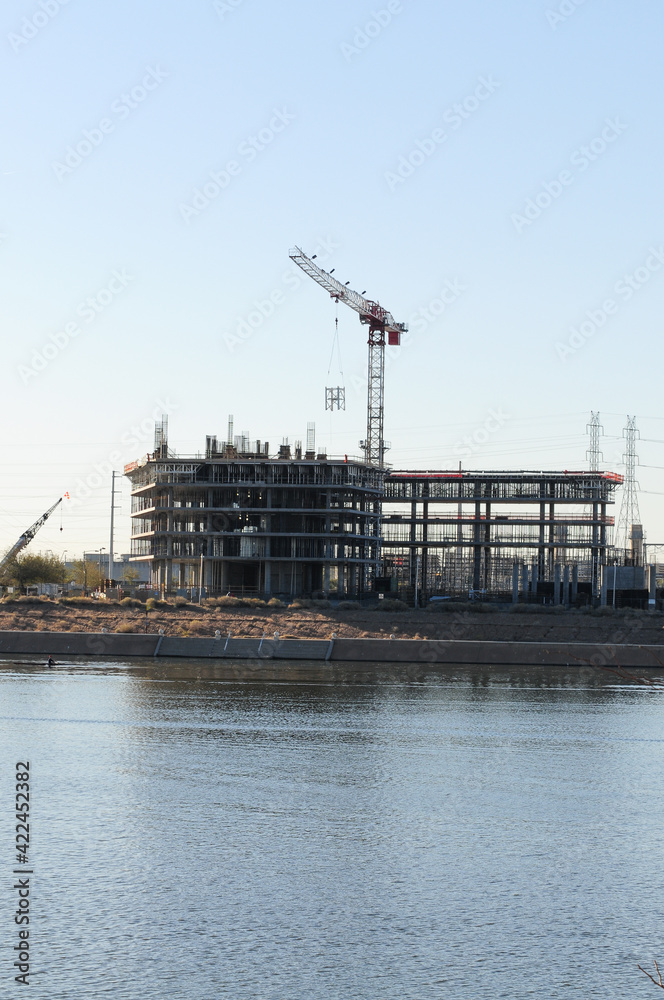 Foto Steel-frame building under construction with tower crane, seen ...