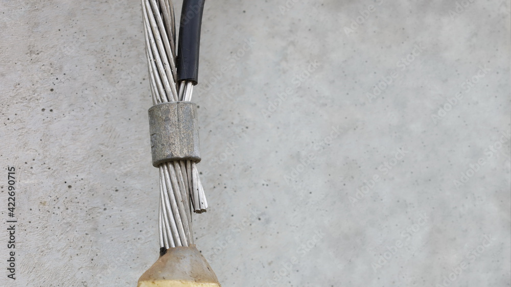 Foto Grounding clamp. Earthing System is an electrical connection to ...