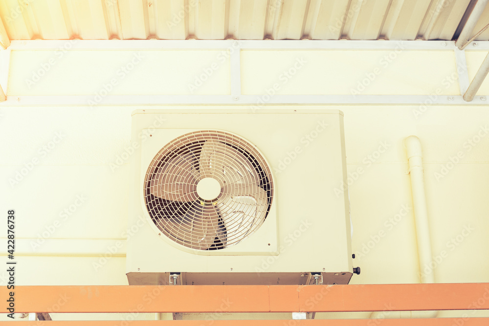 Stock-Foto „Condenser unit or compressor outside home or residential ...