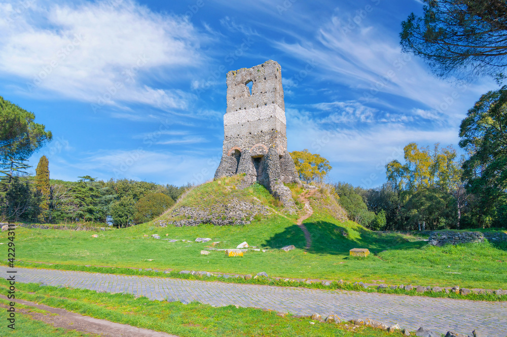 Foto Rome (Italy) - The archeological ruins in the Appian Way of Roma ...