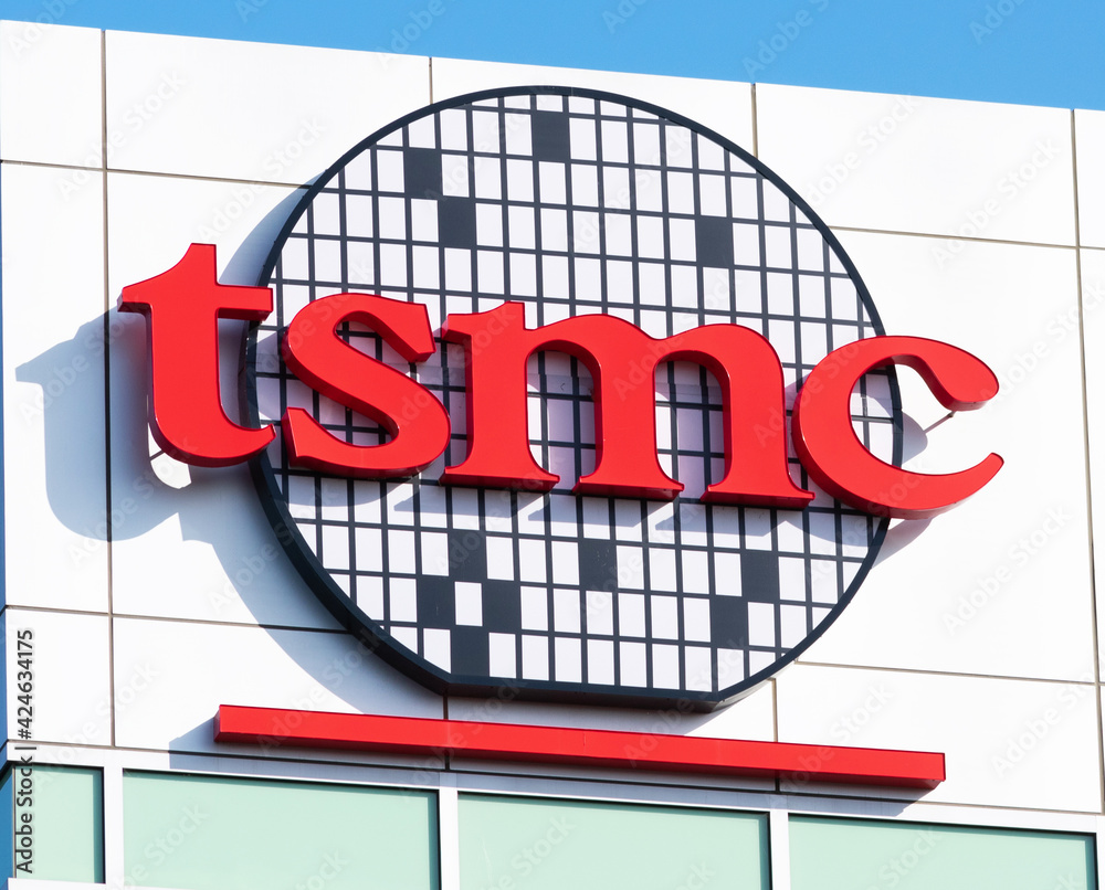 Foto de Stock TSMC sign logo on headquarters in Silicon Valley of ...