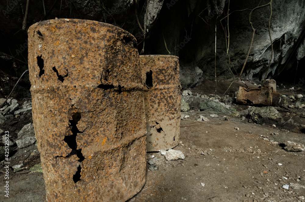 Foto de Stock WW2 Fuel barrels in Goa Jepang (Japanese Cave). Once an ...