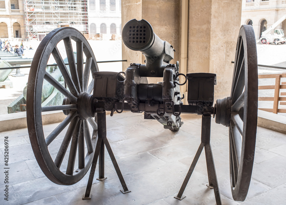 Canon a Balles- mitrailleuse is a type of volley gun with multiple ...