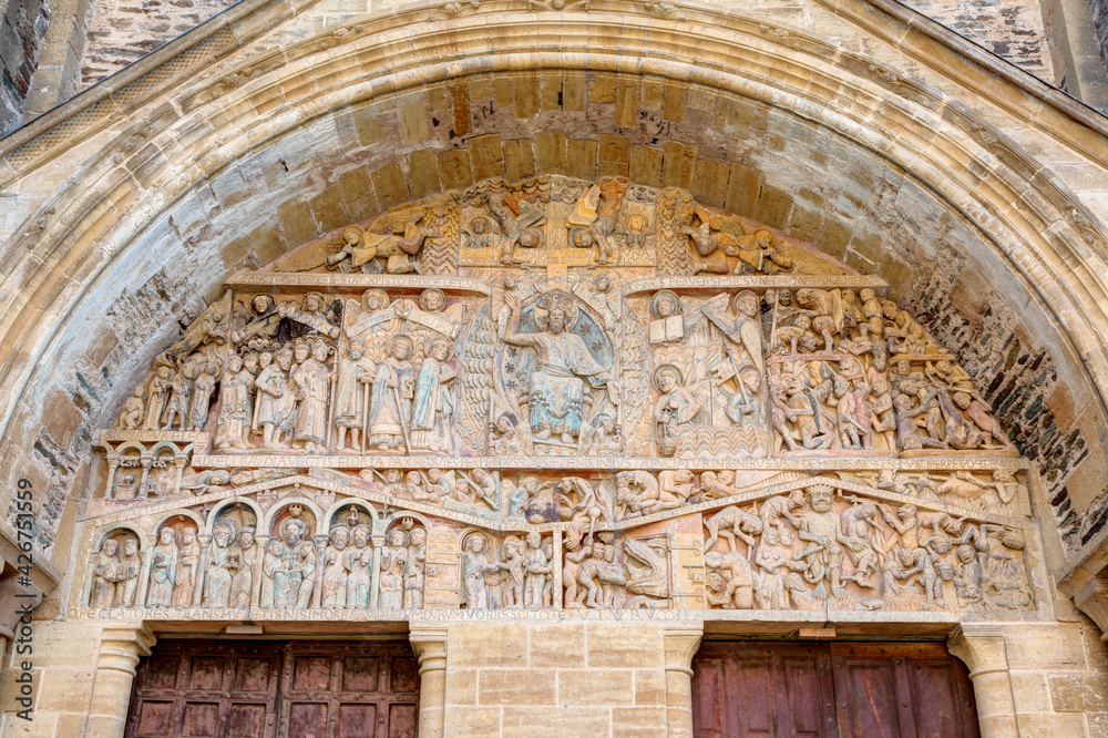 ภาพถ่าย Stock Le tympan de l'abbatiale Sainte-Foy à Conques-en-Rouergue ...