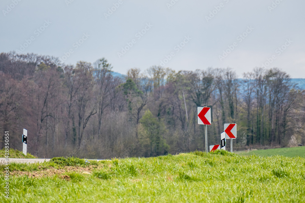 Scharfe Kurve Verkehrszeichen Stock Photo | Adobe Stock Scharfe Kurve Verkehrszeichen Stock Photo | Adobe Stock