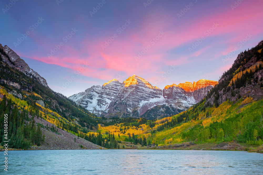 Landscape photo of Maroon bell in Aspen Colorado autumn season, USA ...
