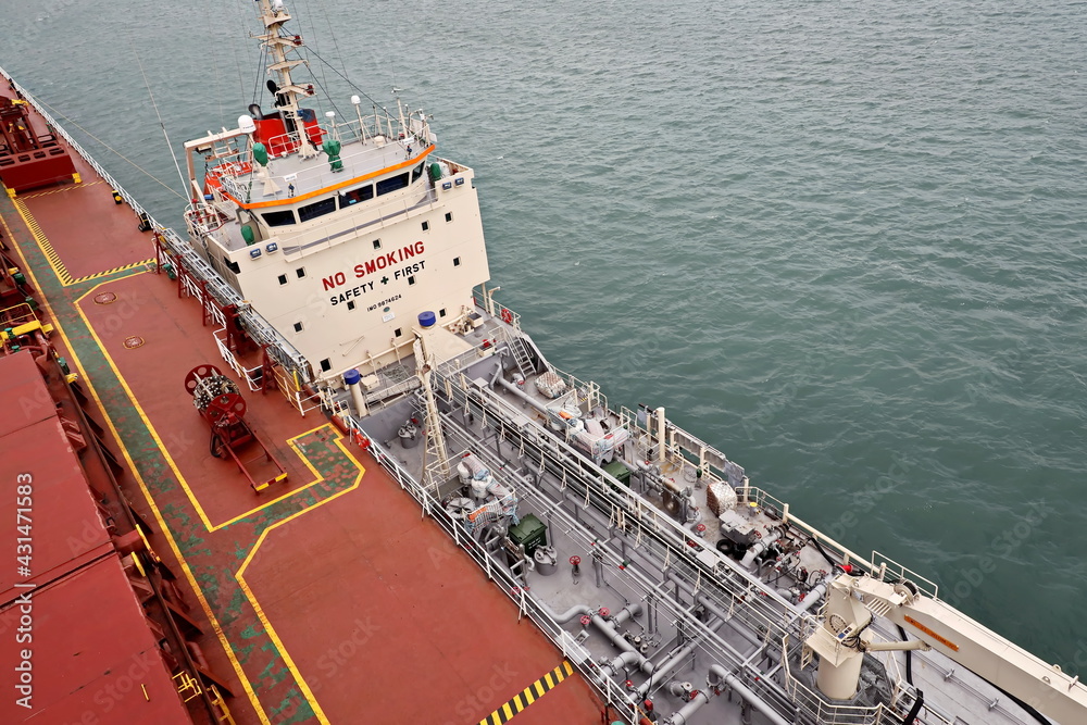 Foto de Stock Port of Taichung. Taiwan, September,24, 2020. Bunkering operations at the port ...