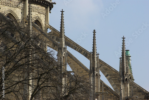 Arc-boutant de la cathédrale Notre-Dame à Paris, France Stock Photo ...