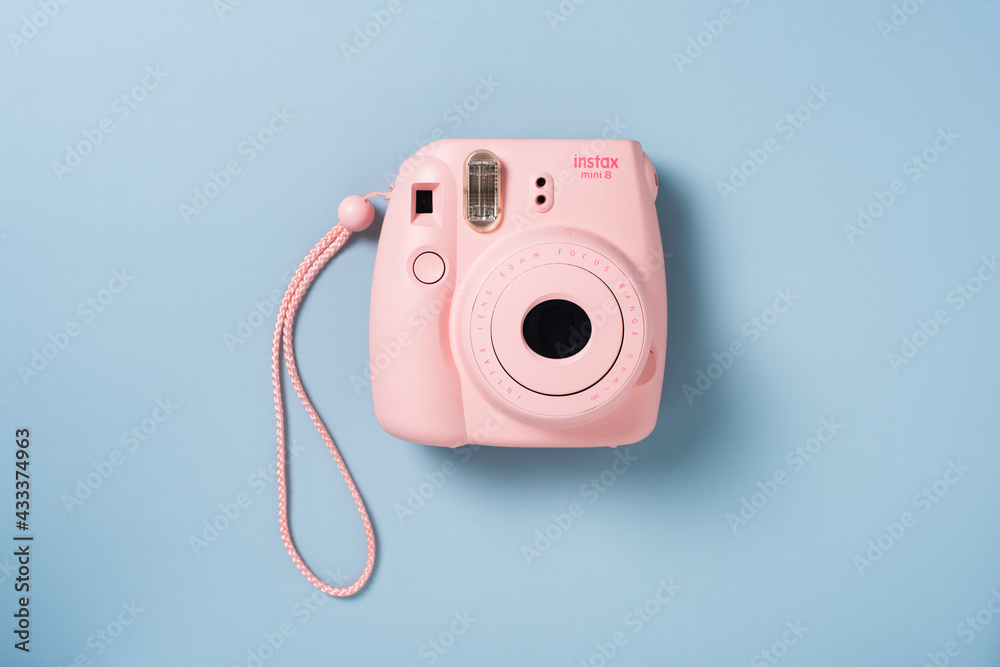 Fujifilm Instax mini 8 instant camera の Stock フォト | Adobe Stock