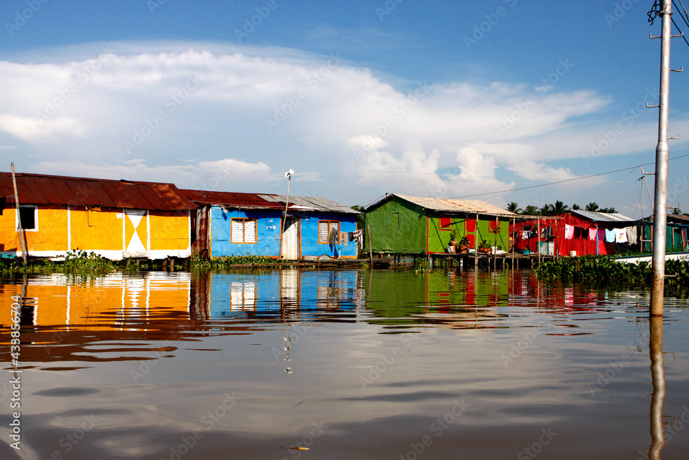 Palafitos o casas sobre el agua en Congo Mirador un pueblo sobre el ...