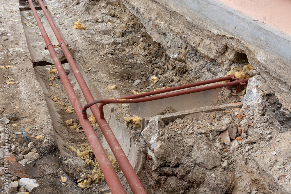 the flow and return steel pipes without thermal insulation, the thermal ...