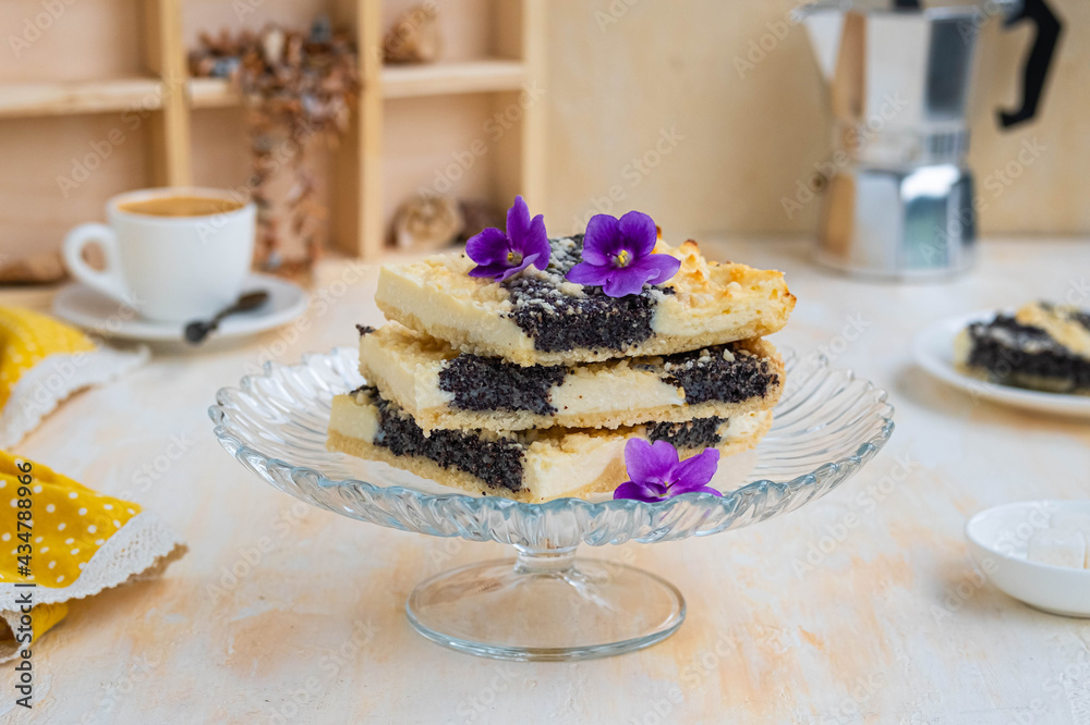 Стокове фото Sliced pie with cottage cheese and poppy filling on ...