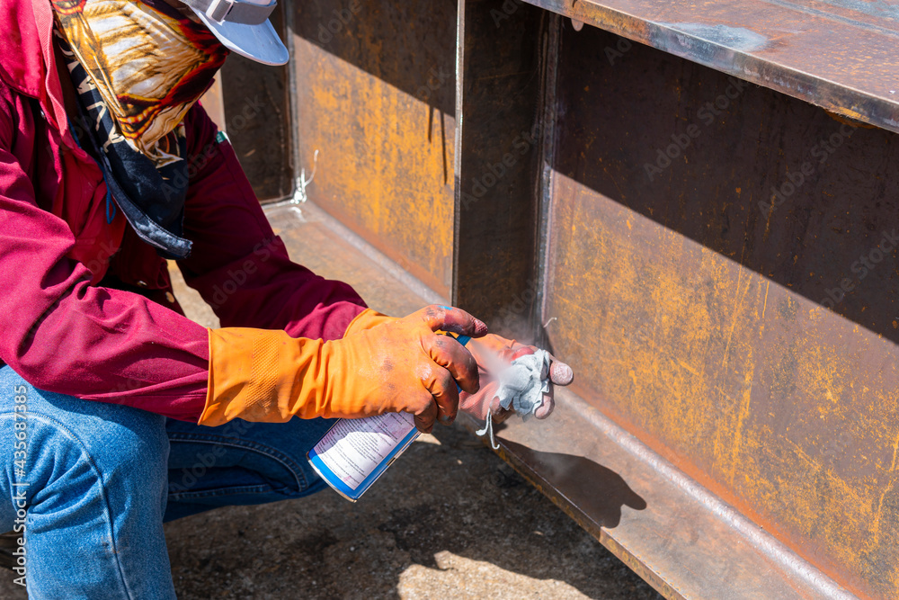 Step to use solvent remover spray into the rag to cleaning the welded ...