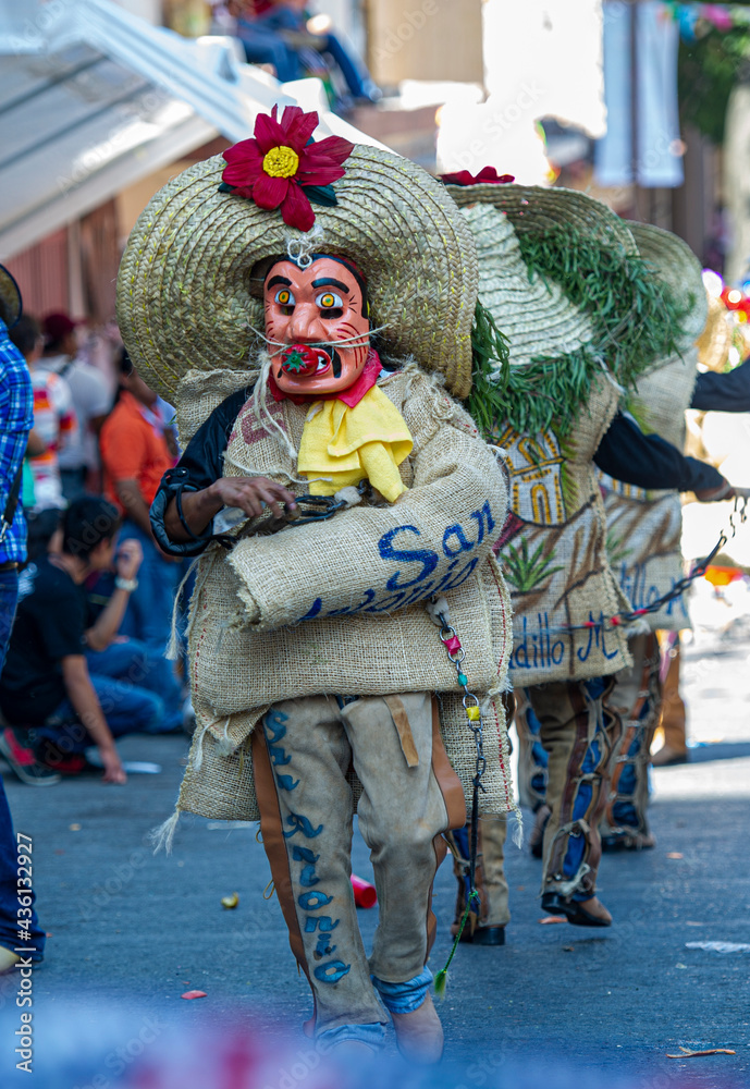 Paseo del pendón de Chilpancingo, Guerrero. Danza de los tlacololeros ...
